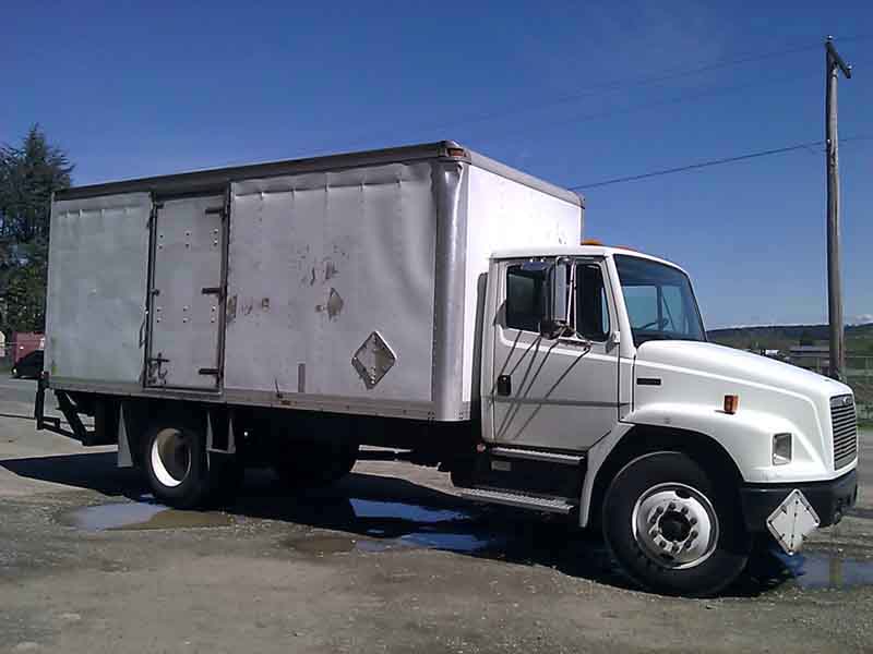 2000 Freightliner 18 Foot Van Truck
